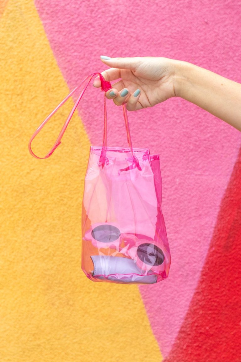 How to Sew a Vinyl Bucket Bag (Beginner Sewing Tutorial) | Club Crafted